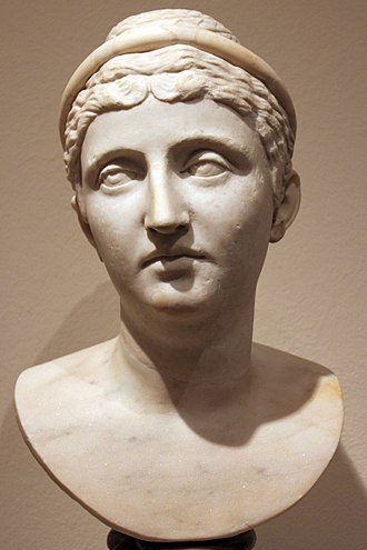 Faustina the Elder – Team Queens